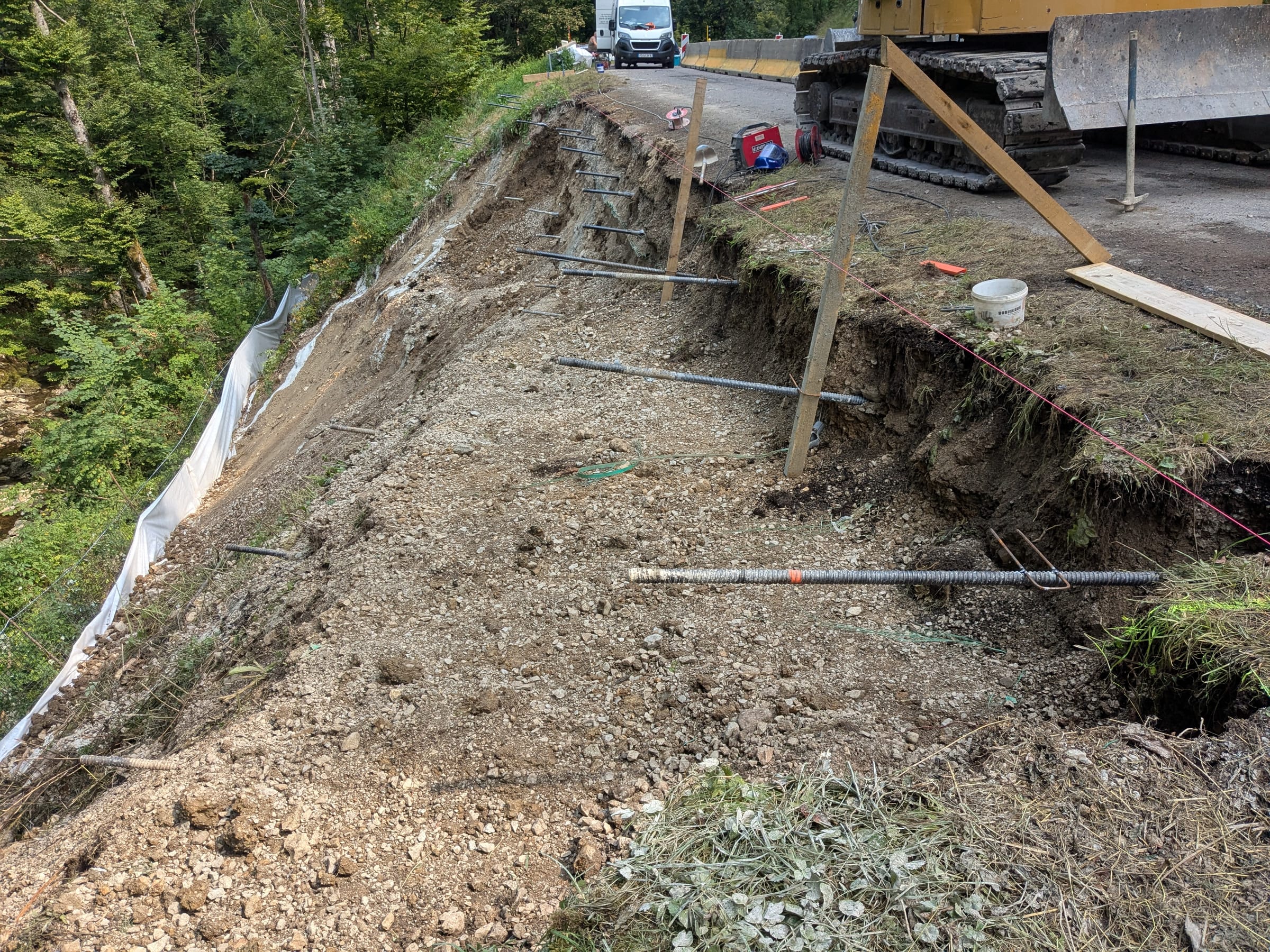 Les Gras - Travaux de confortement de talus sur la R.D.47 jusqu’au 11 ...